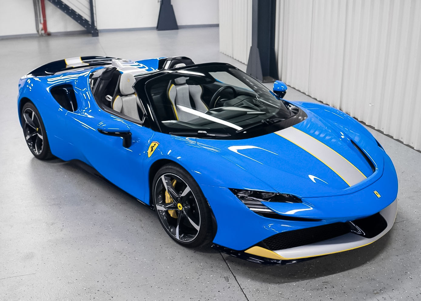Ferrari SF90 SPIDER TAILOR MADE tartós bérlet – Prémium autó tartós ...